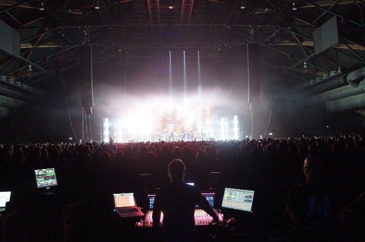 Avid S6L System with S6L-16C Control Surface and E6L-144 Engine ...