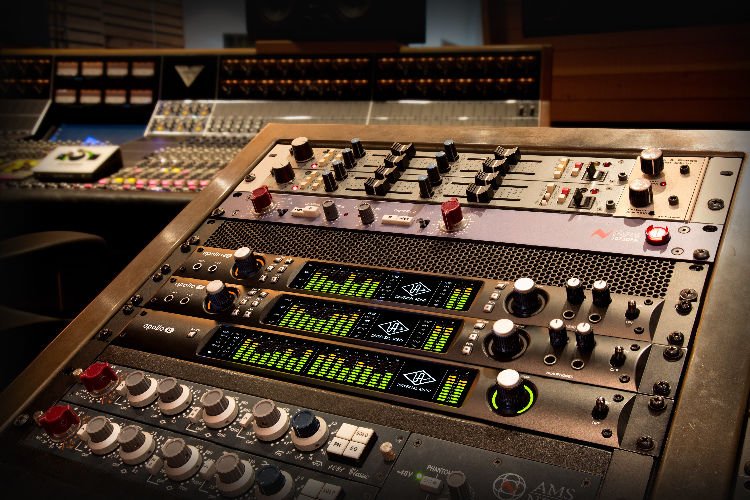 Universal Audio Apollo 8 DUO 18x24 Thunderbolt 2 Audio Interface with ...