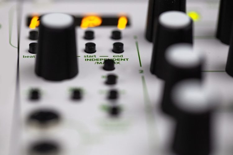 Tiptop Audio Trigger Riot Eurorack Sequencer Module - White | Sweetwater