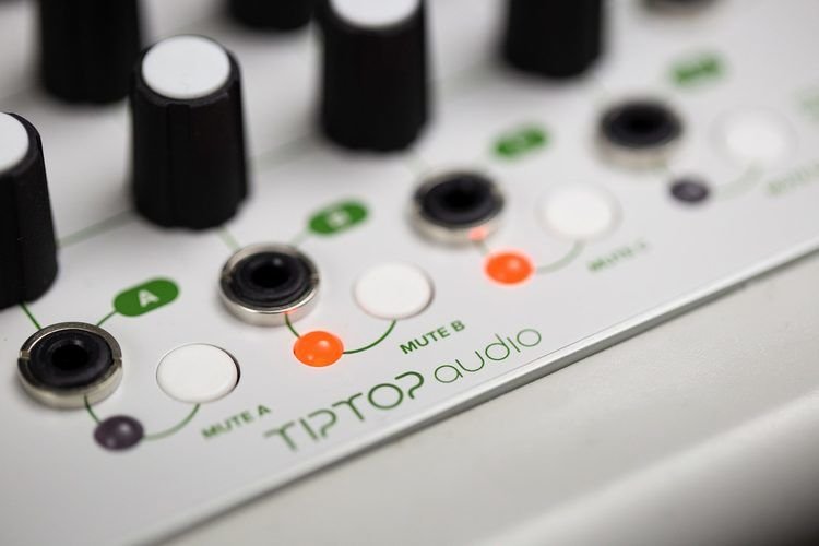 Tiptop Audio Trigger Riot Eurorack Sequencer Module - White | Sweetwater