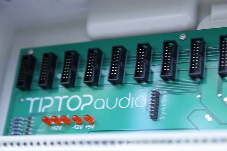 Tiptop Audio Mantis 2 x 104HP Eurorack Case - Green Legs | Sweetwater