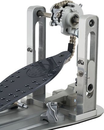 DW DWCPMCDXF MCD Machined Chain Drive Single Bass Drum Pedal with Extended Footboard - Polished ...
