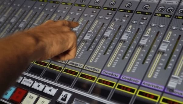 Steven Slate Audio RAVEN MTZ Multi-Touch Production Console | Sweetwater