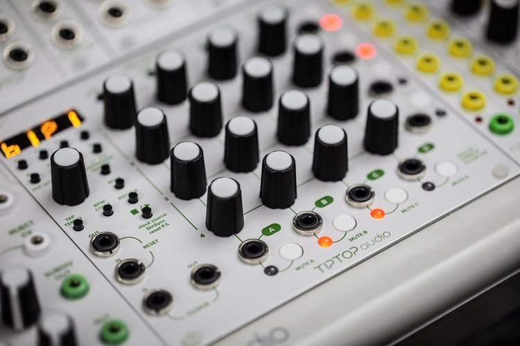 Tiptop Audio Trigger Riot Eurorack Sequencer Module - White | Sweetwater