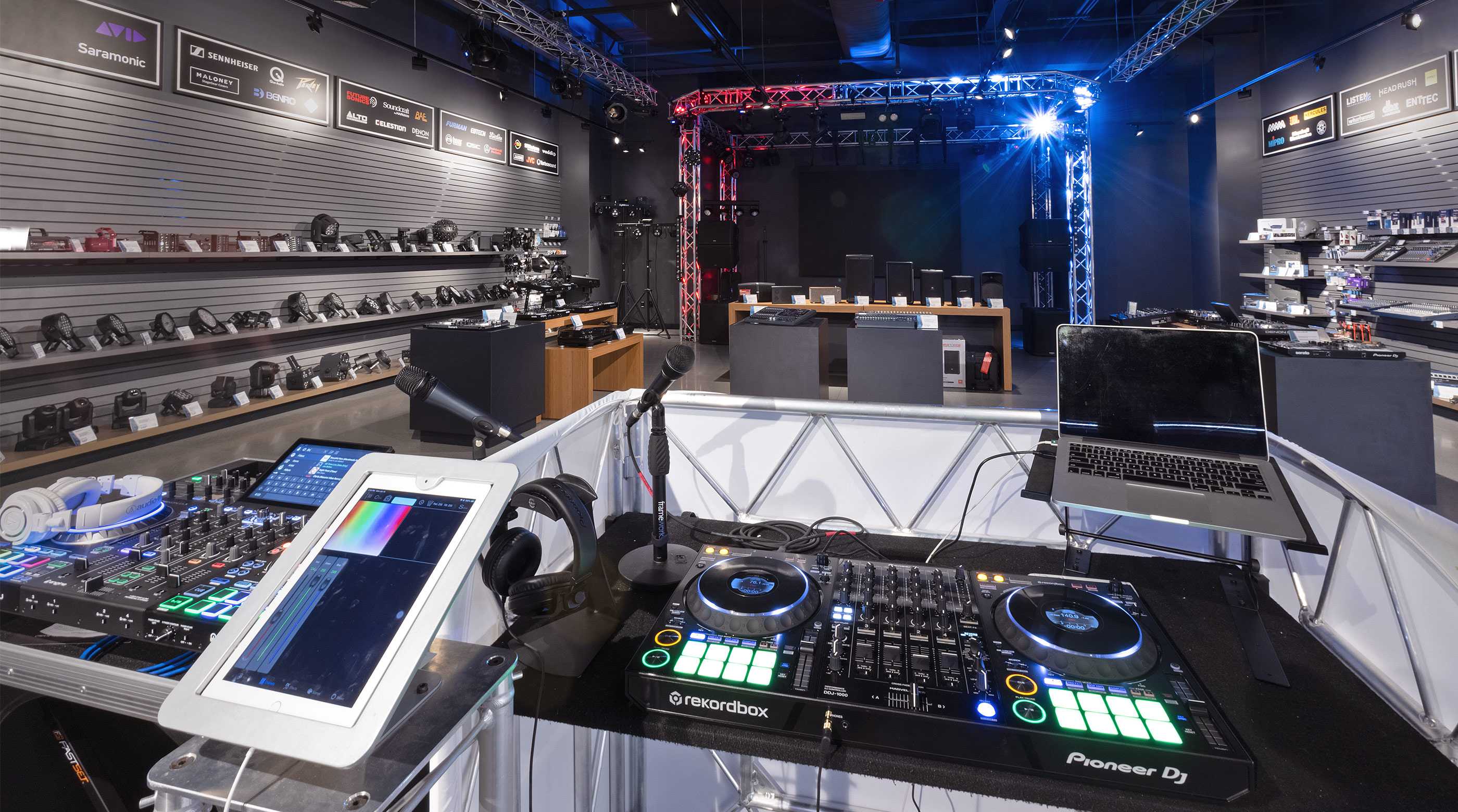 Live Sound and Lighting Room at the Sweetwater Music Store | Sweetwater.com