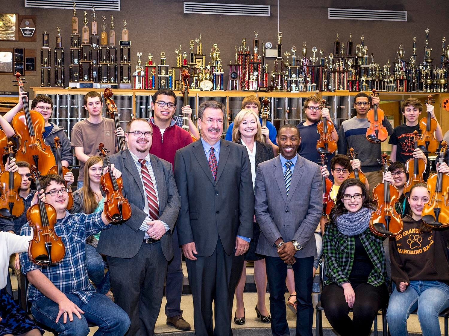 Sweetwater Donates Stringed Instruments to 12 Schools in Fort Wayne