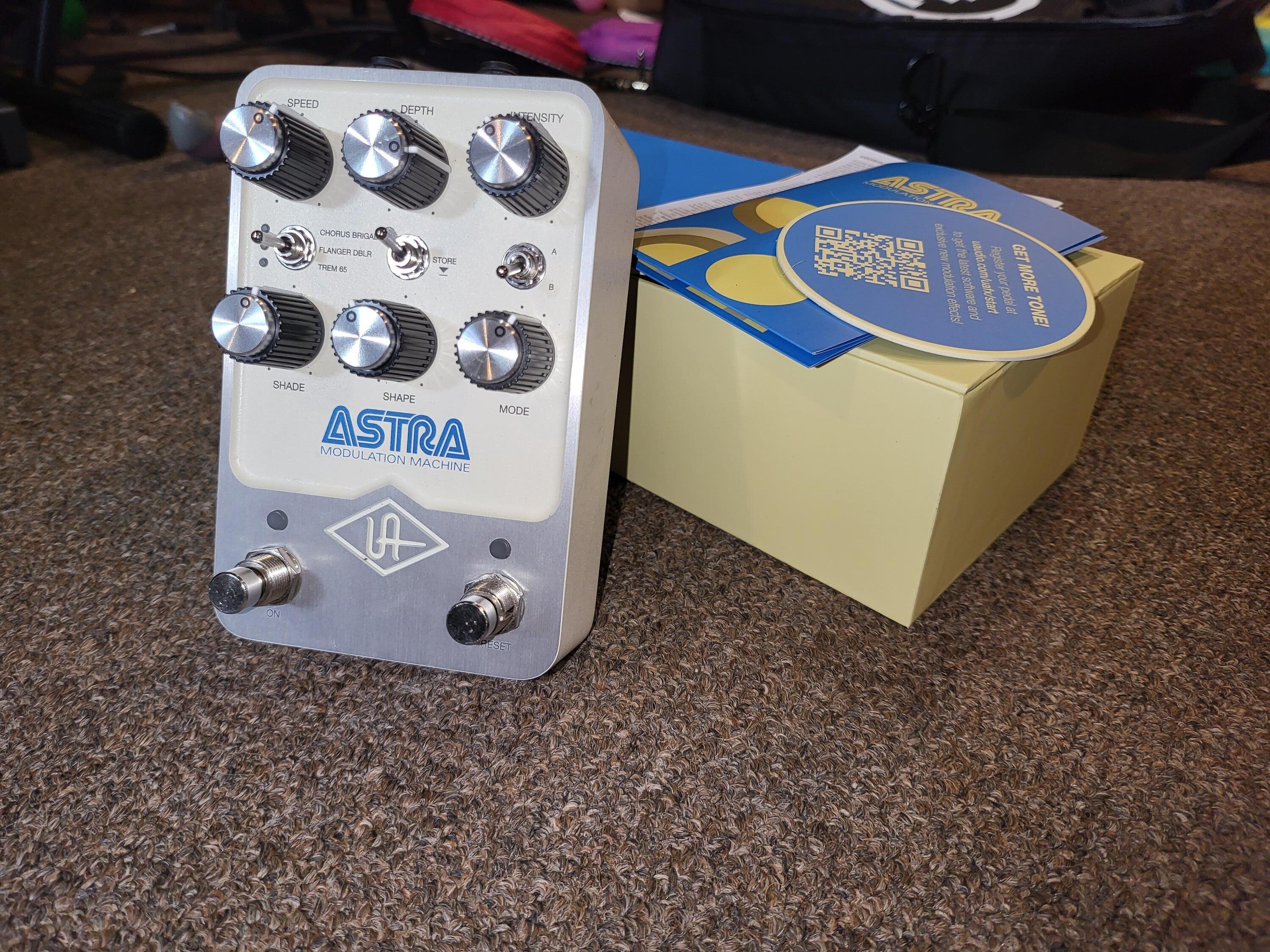 Used Universal Audio UAFX Modulation Machine Pedal | Sweetwater Gear ...