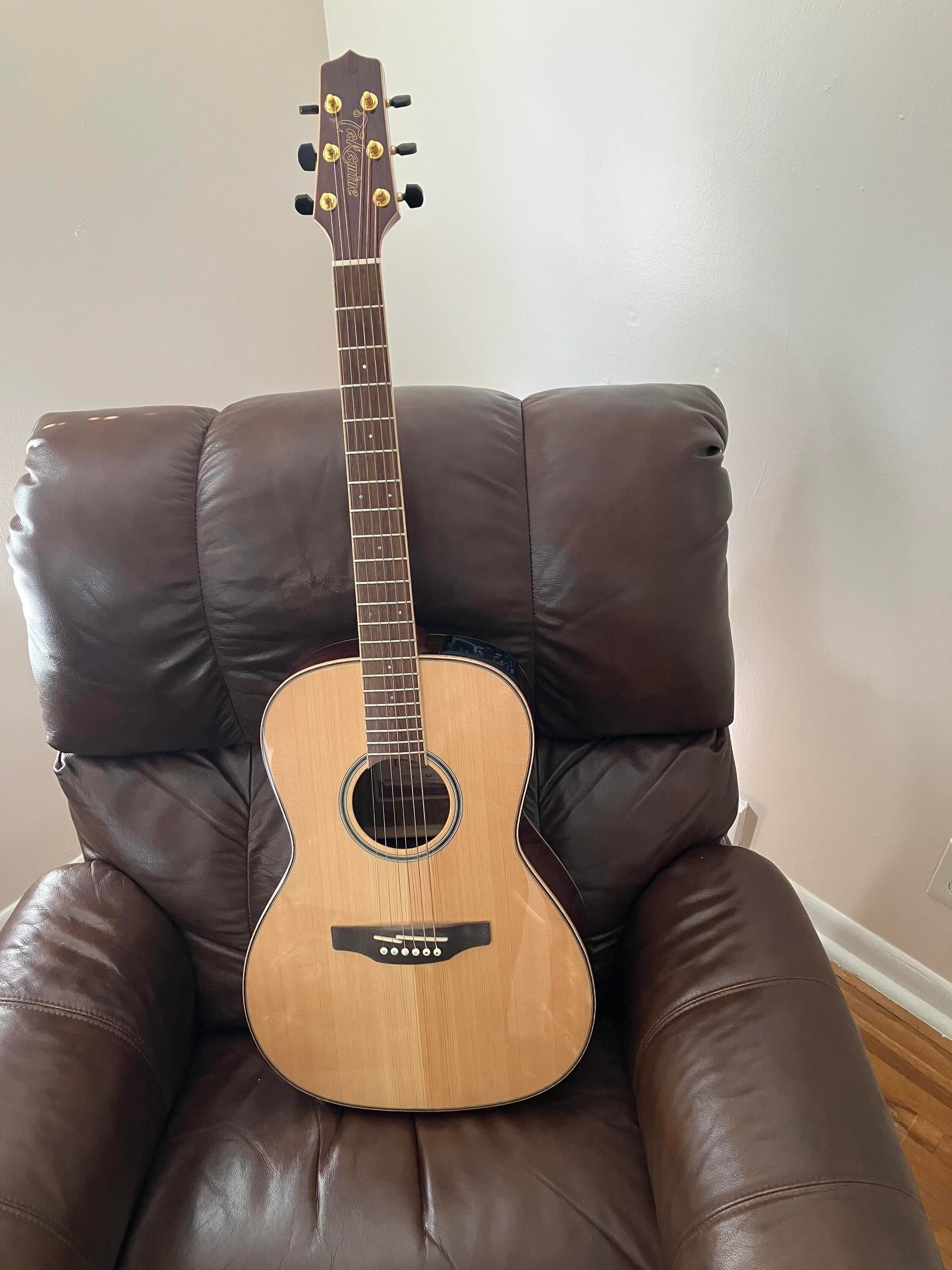 Used Takamine "Left Handed" - Sweetwater's Gear Exchange