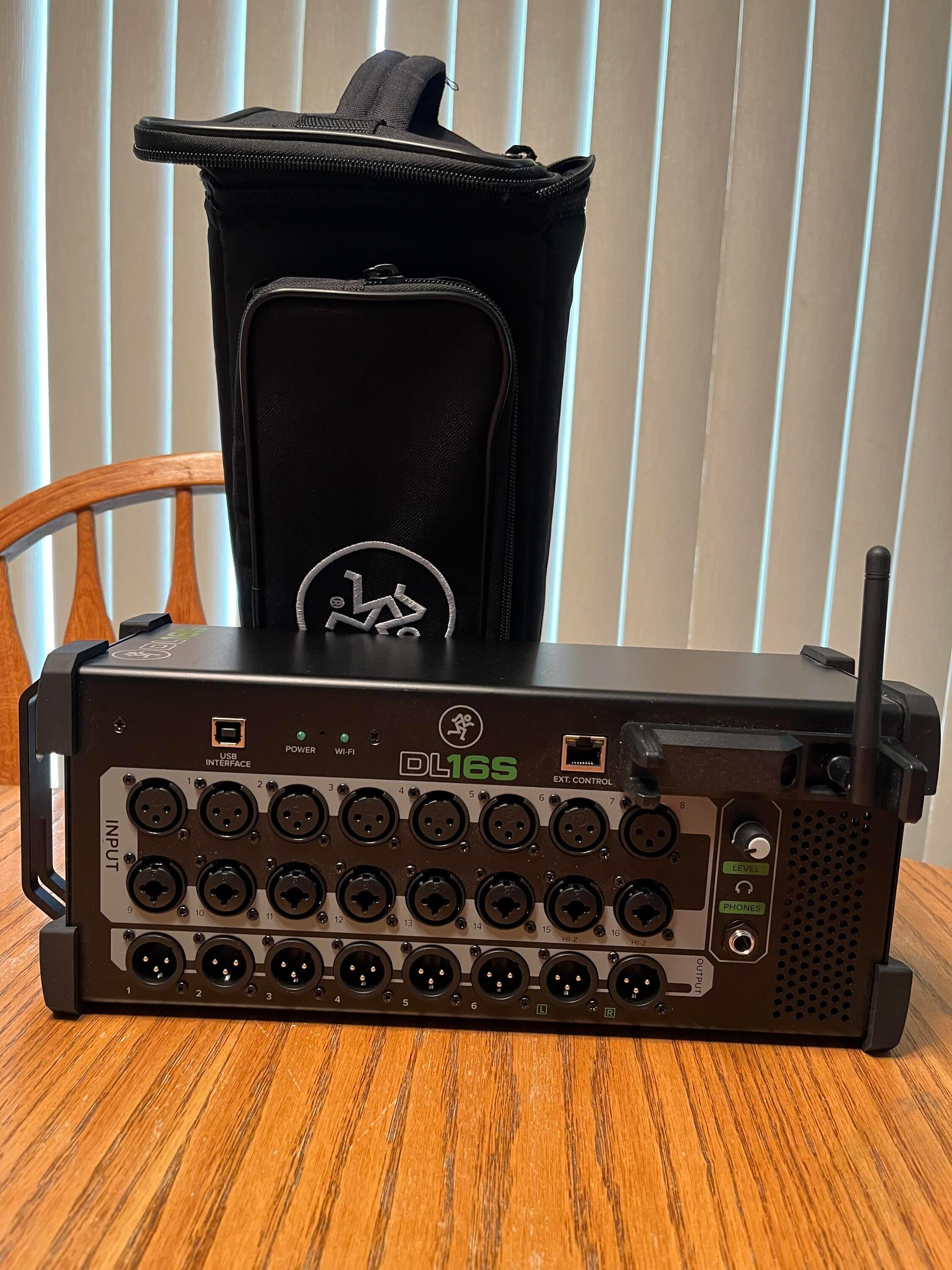 Used Mackie DL16S 16-channel - Sweetwater's Gear Exchange