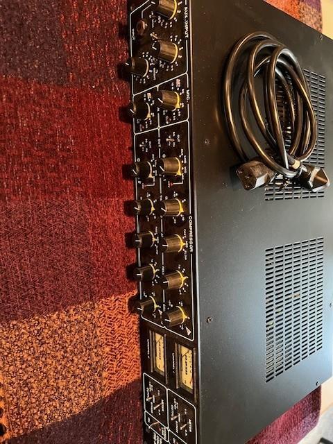 Used Drawmer 1960 2-channel Tube - Sweetwater's Gear Exchange