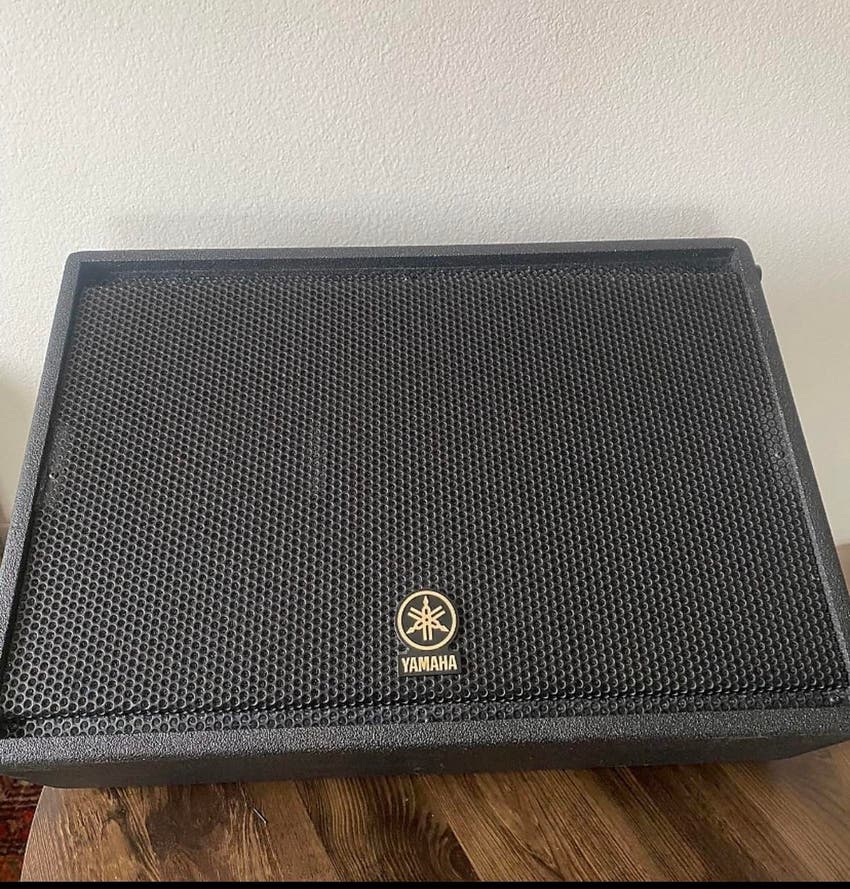 Used Yamaha CM15V 500W 15 inch - Sweetwater's Gear Exchange