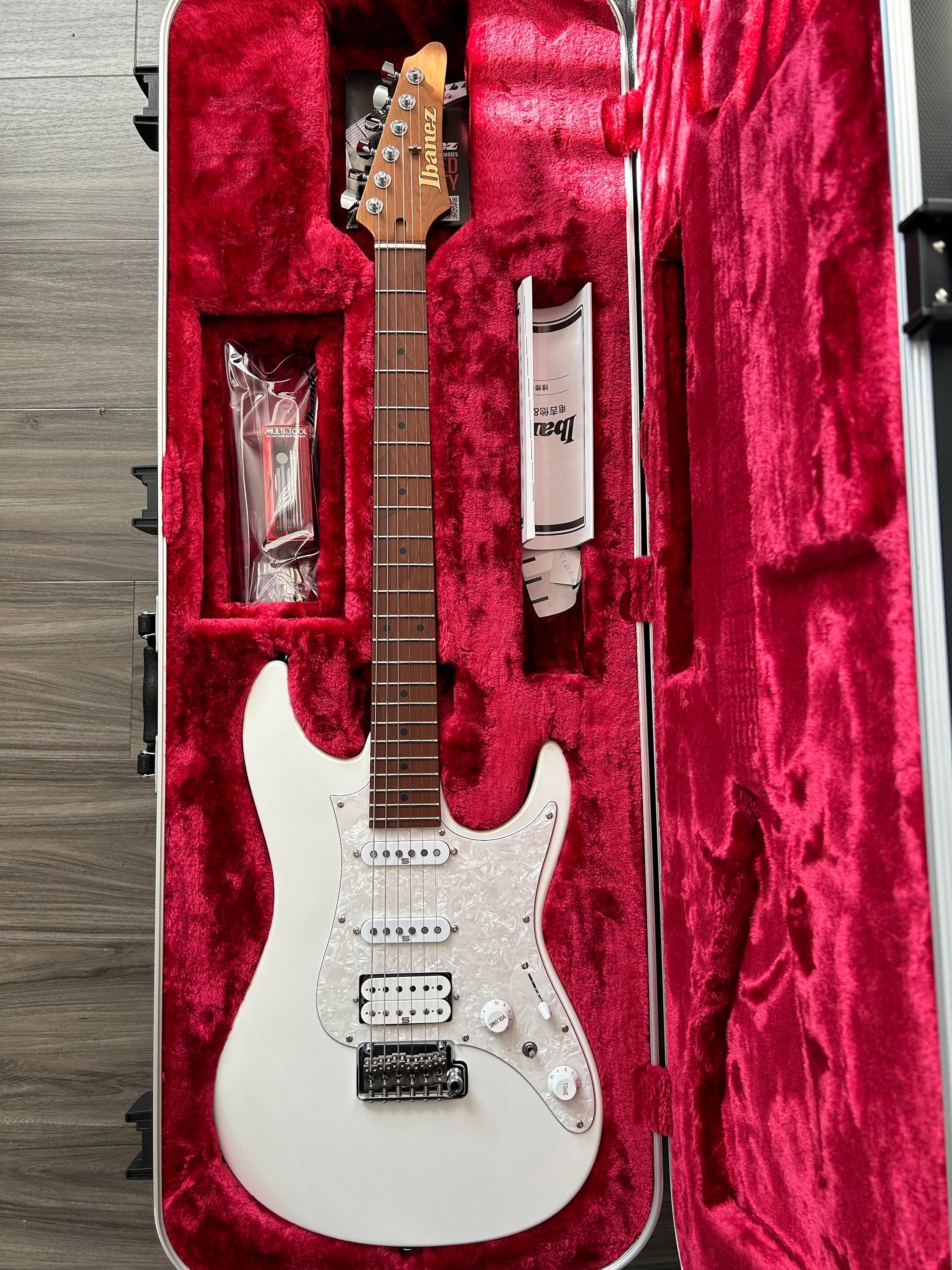 Used Ibanez Prestige AZ2204 - Sweetwater's Gear Exchange