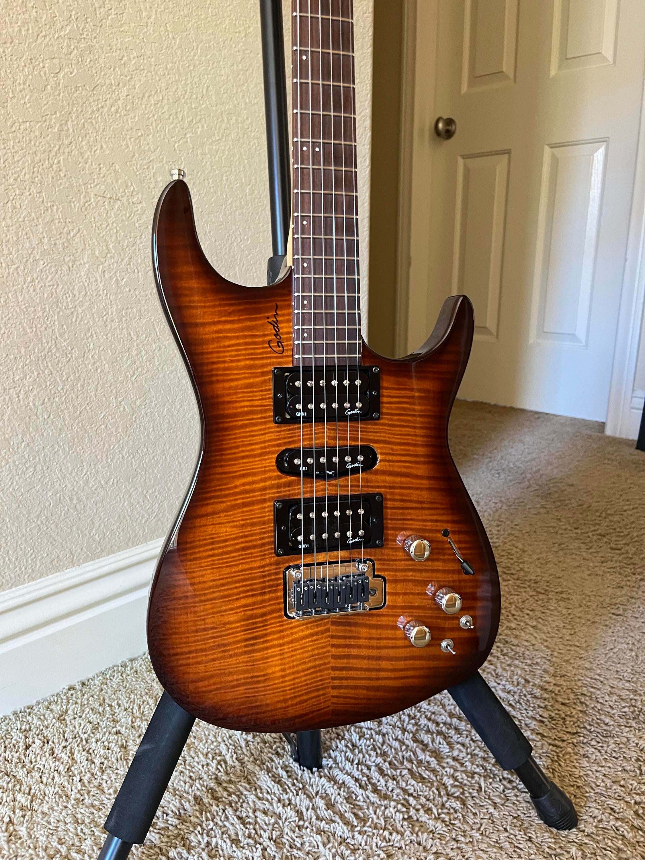 Used Godin Freeway SA - Lightburst - Sweetwater's Gear Exchange