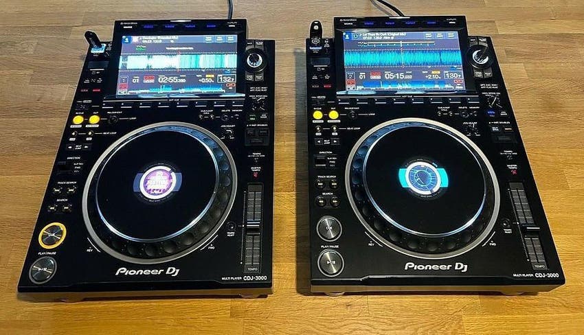 Used Pioneer DJ New Pair of CDJ-3000 - Sweetwater's Gear Exchange