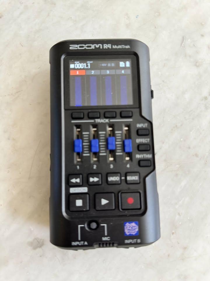 Used Zoom R4 MultiTrak SD Recorder - Sweetwater's Gear Exchange