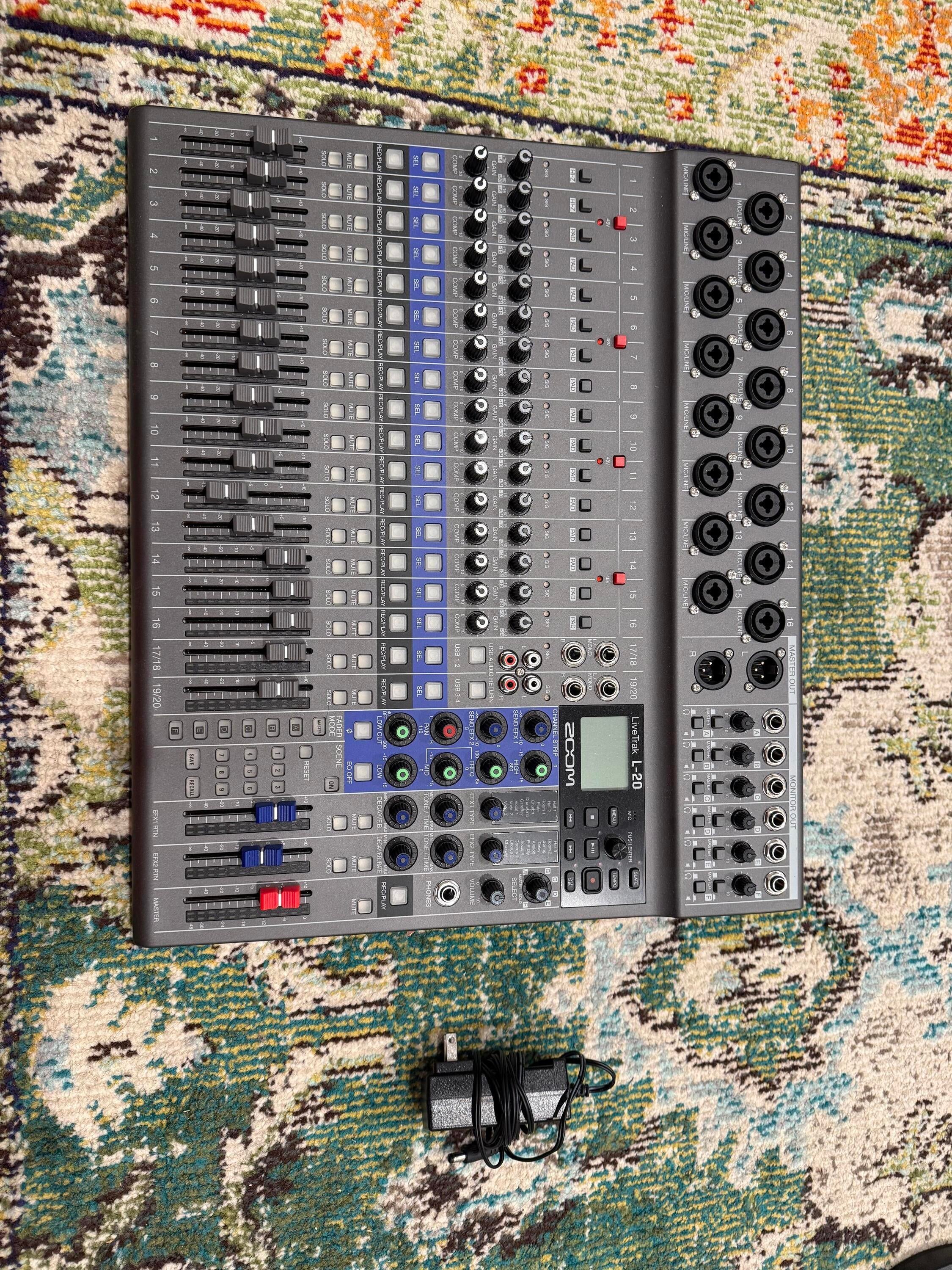 Used Zoom LiveTrak L-20 20-channel - Sweetwater's Gear Exchange