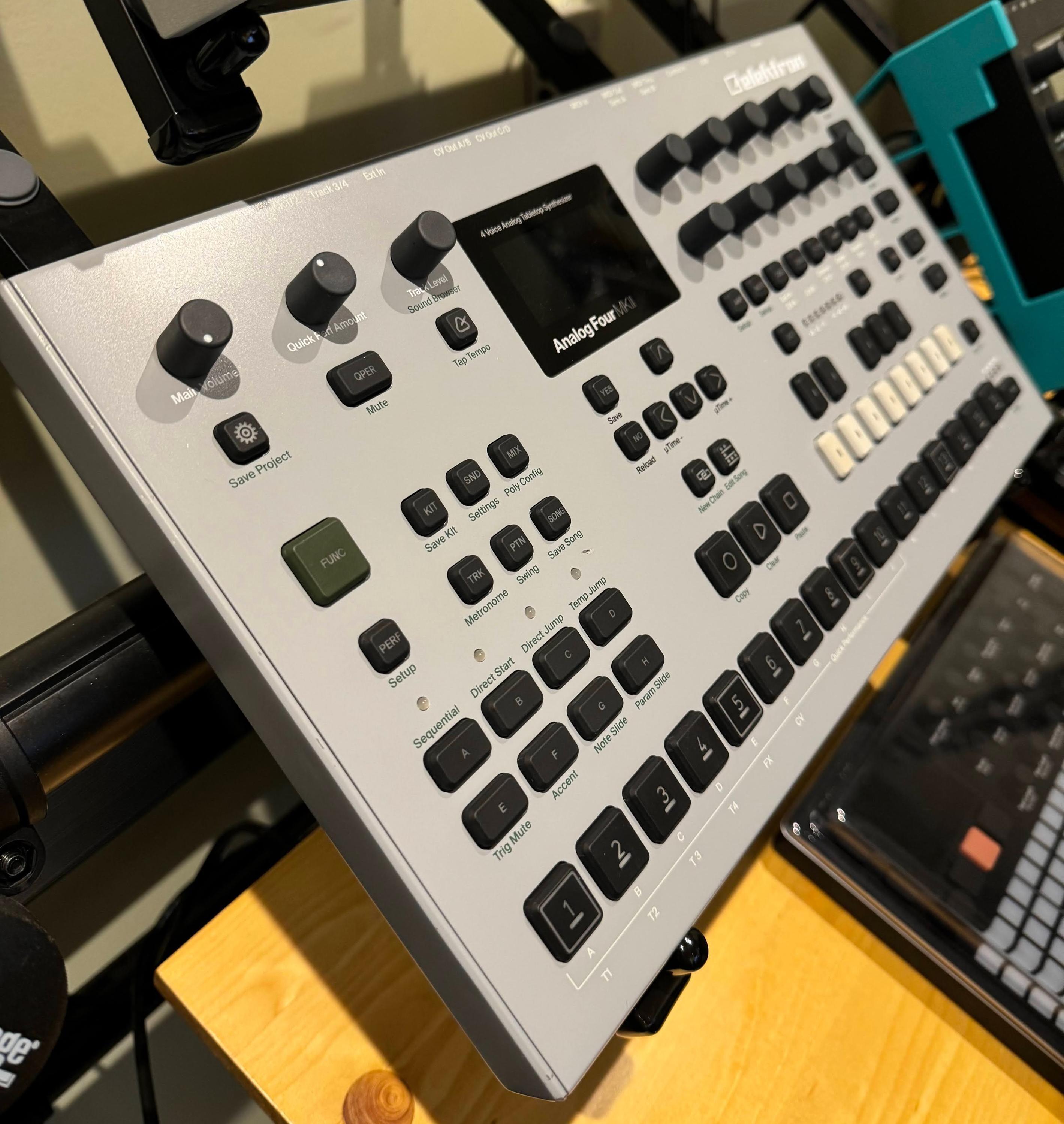 Used Elektron Analog Four MKII - Sweetwater's Gear Exchange