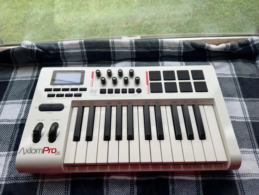 Used M-Audio Axiom Pro 25 - Sweetwater's Gear Exchange