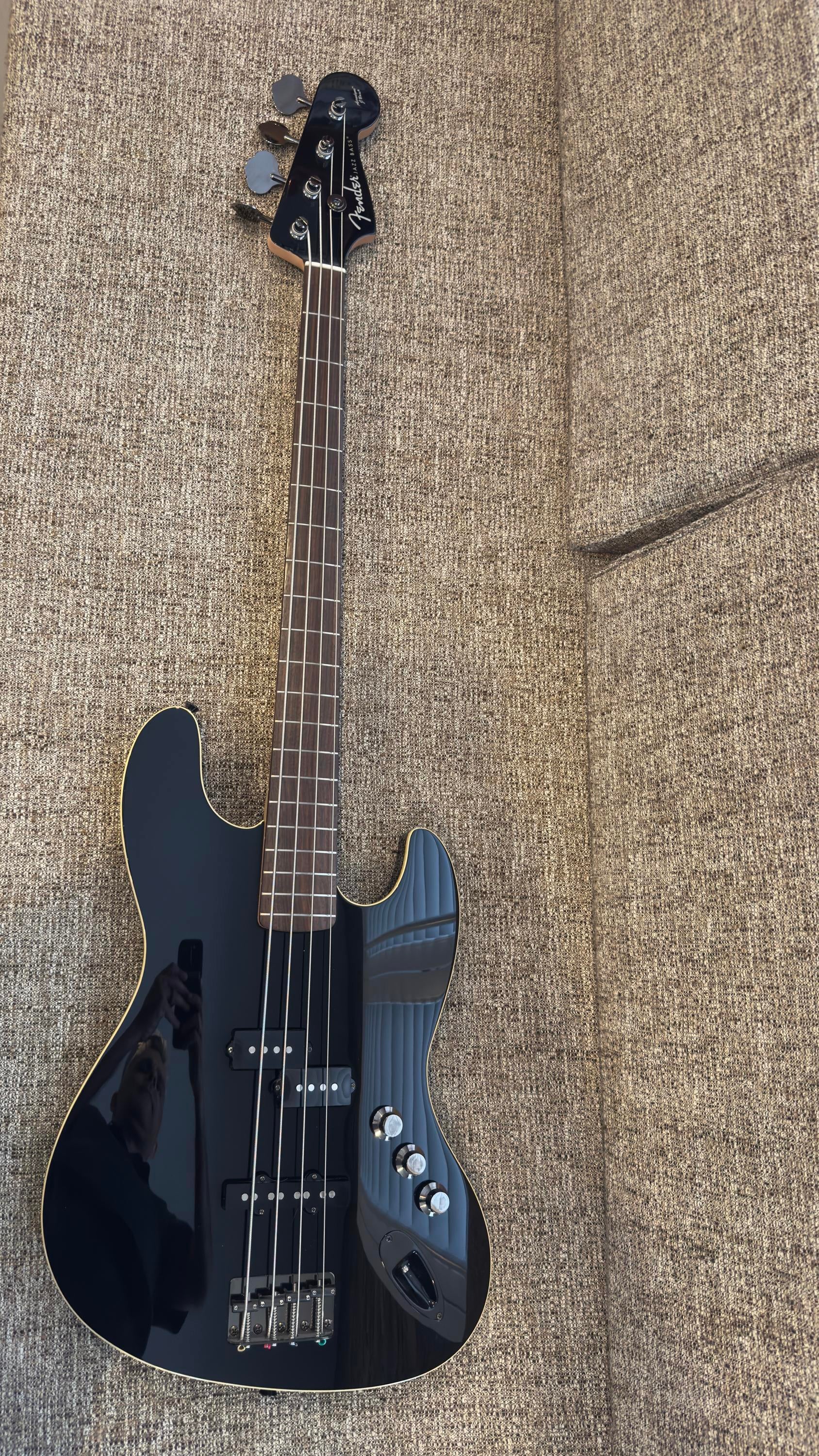 Used Fender Aerodyne Jazz Bass - - Sweetwater's Gear Exchange