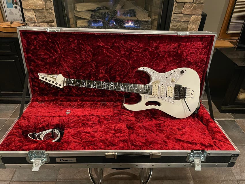 Used Ibanez Jem 7VWH 2000 Ebony - Sweetwater's Gear Exchange