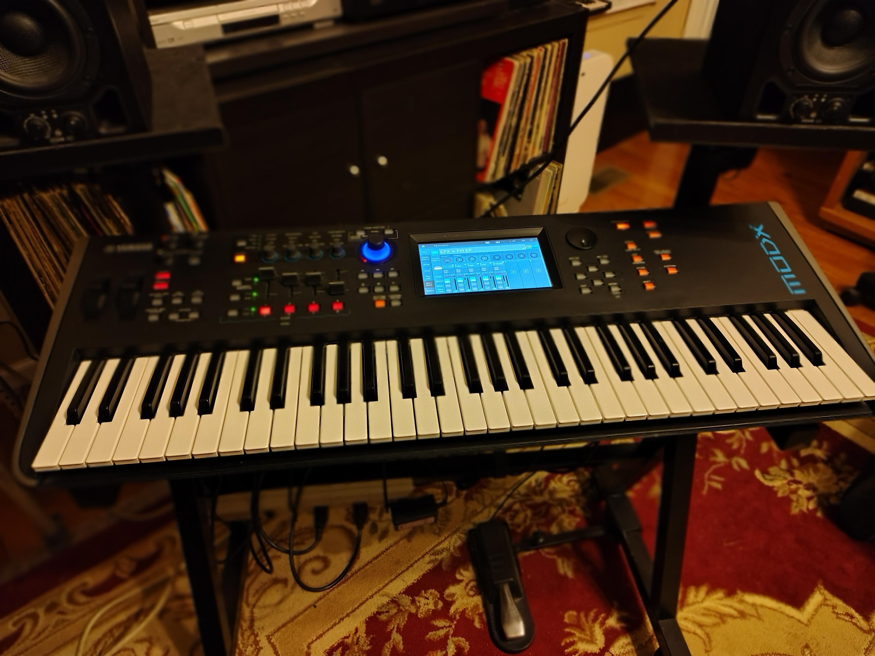 Used Yamaha MODX6 61 Semi Weighted - Sweetwater's Gear Exchange