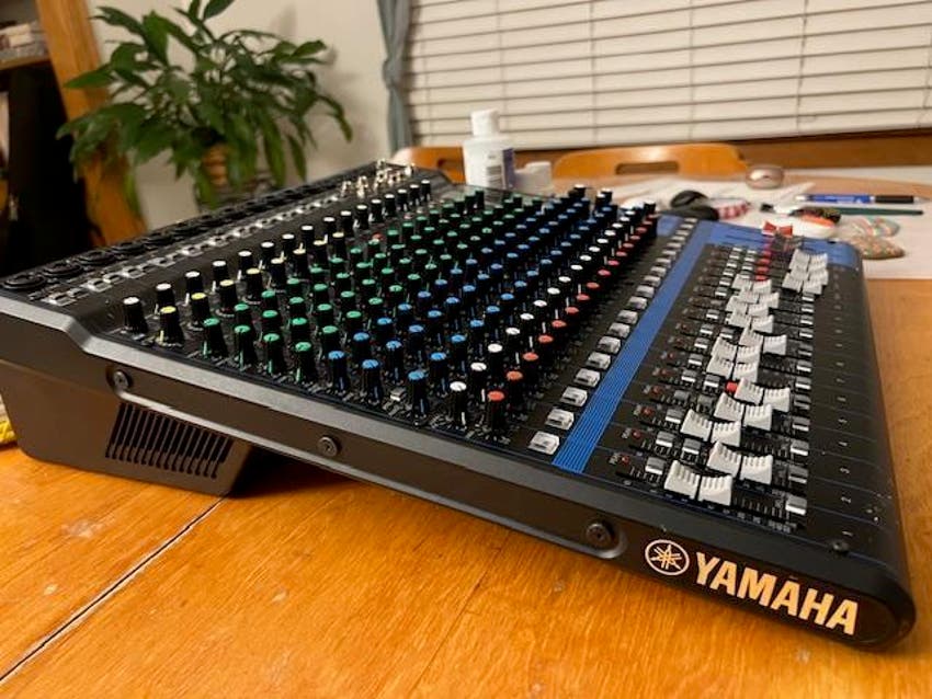 Used Yamaha MG20XU 20-channel Mixer - Sweetwater's Gear Exchange