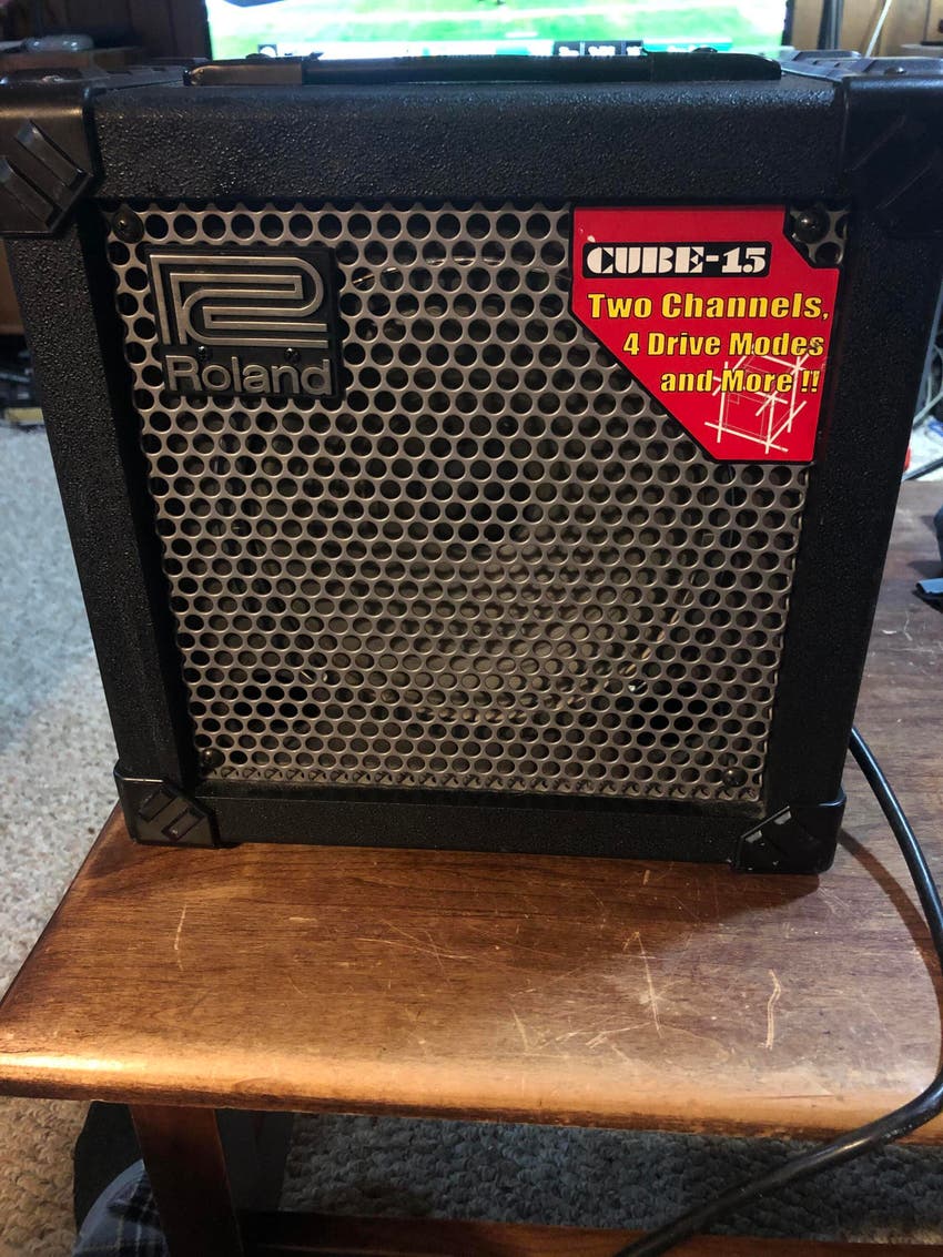 Used Roland CUBE-15 15-Watt 1x8" - Sweetwater's Gear Exchange