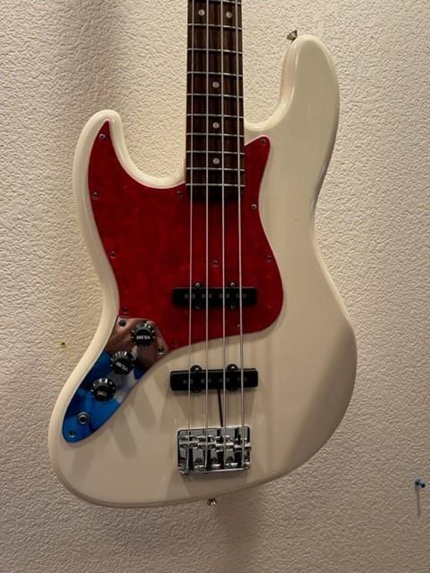 Used Fender made in Japan Jazz Bass - Sweetwater's Gear Exchange