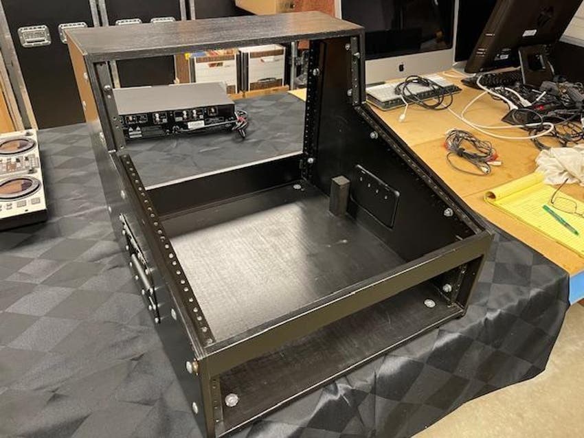 Used Custom Table-Top Rack with - Sweetwater's Gear Exchange