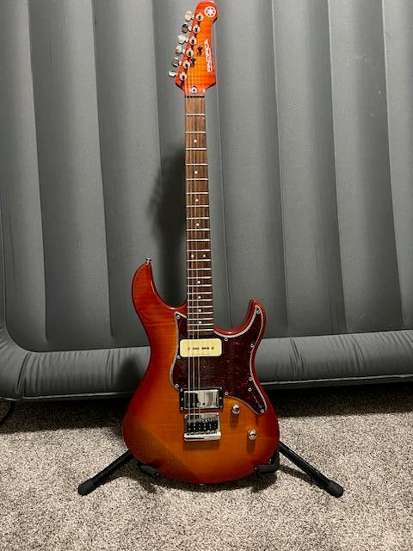 Used Yamaha PAC611HFM Pacifica - Sweetwater's Gear Exchange