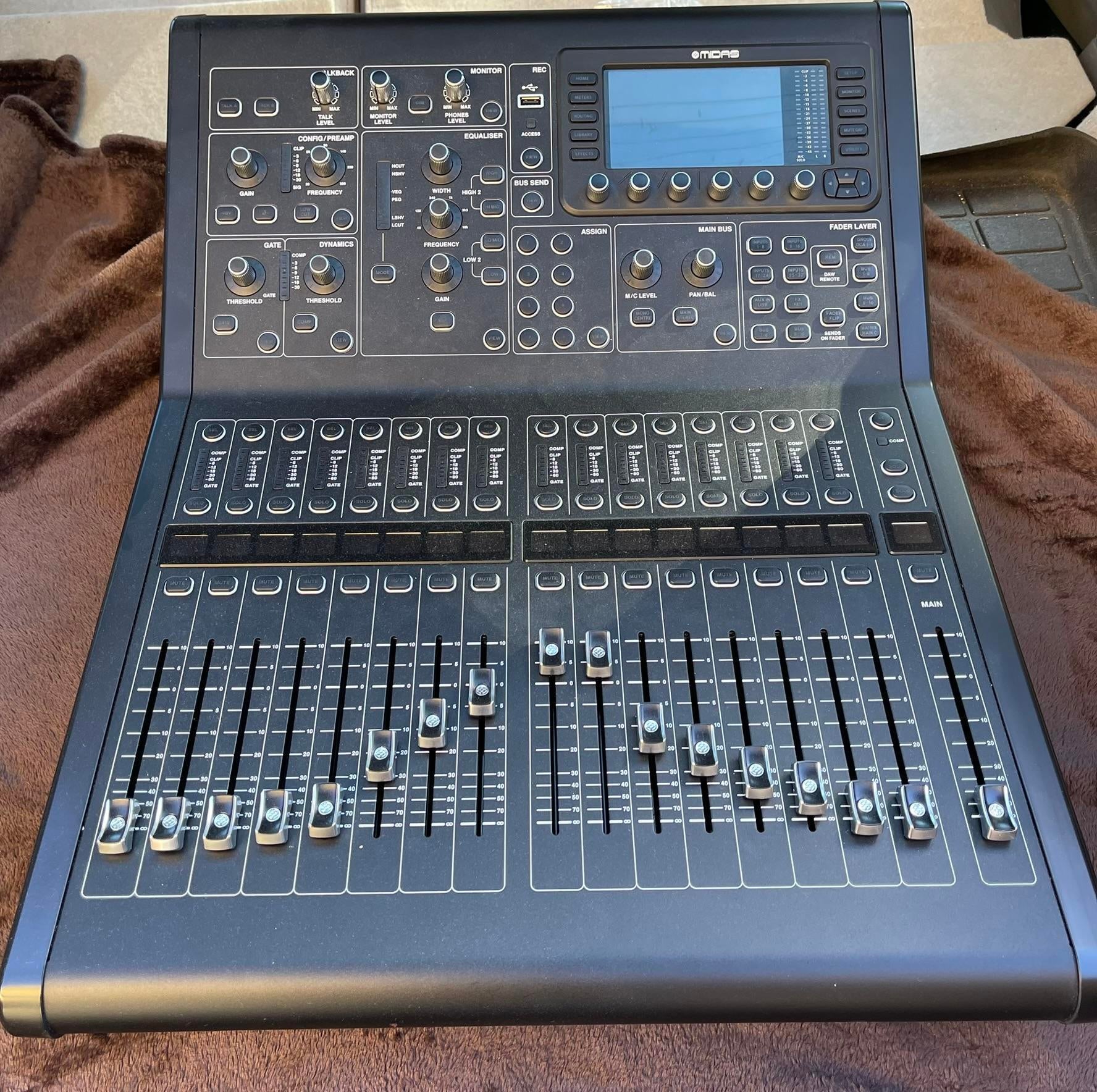 Used Midas M32R LIVE 40-channel - Sweetwater's Gear Exchange