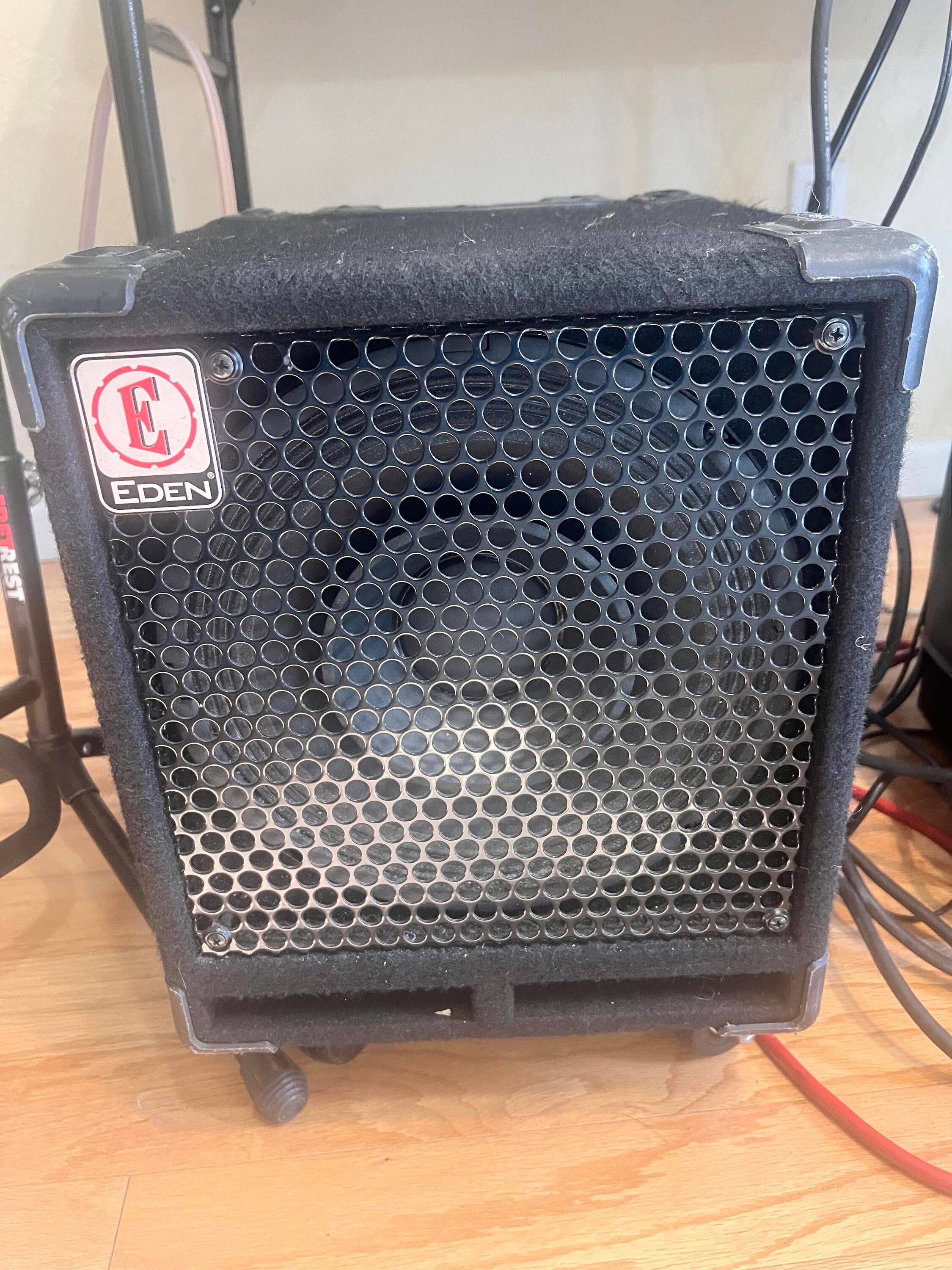 Used Eden 10 inch bass cabinet - Sweetwater's Gear Exchange