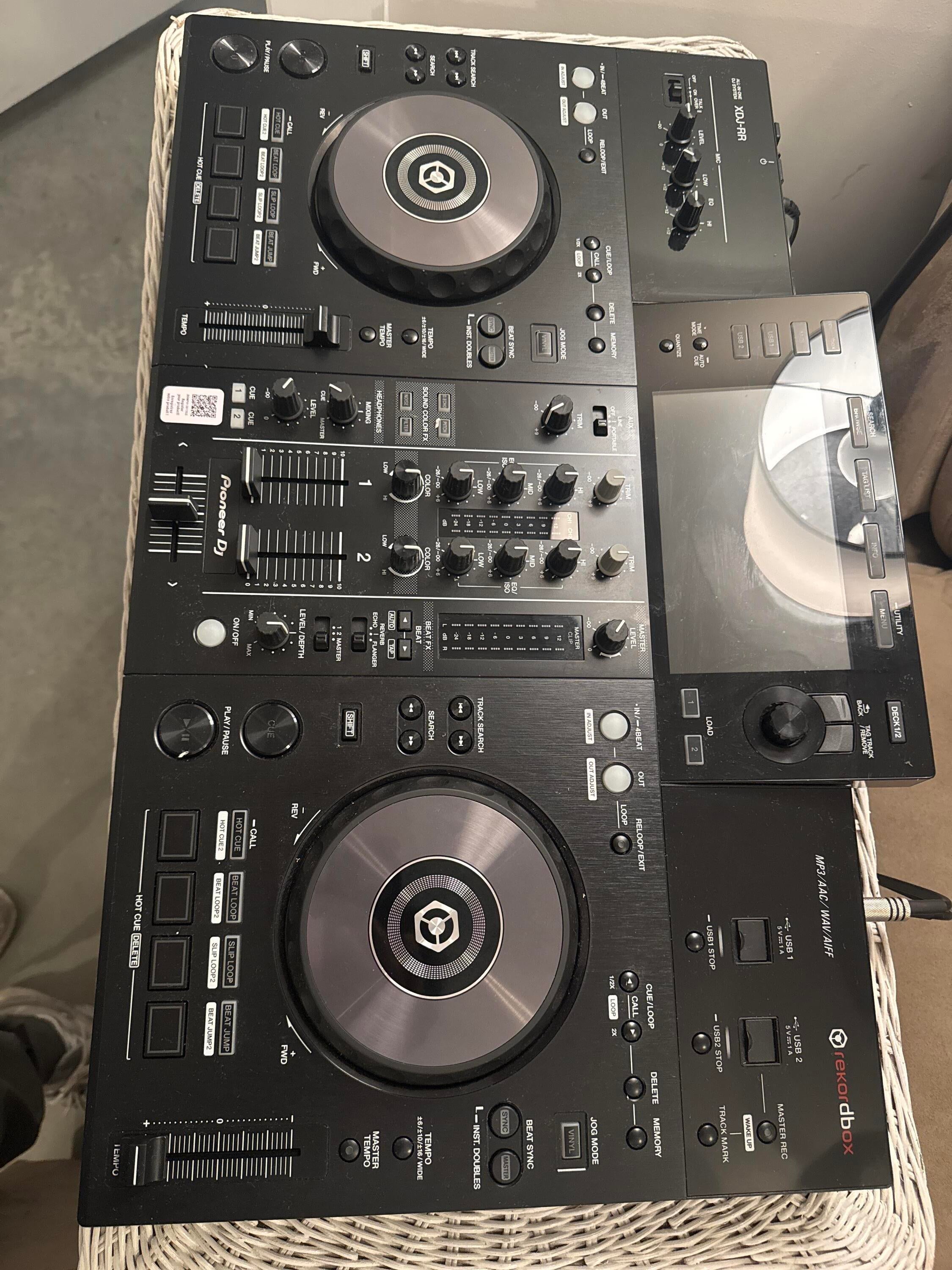 Used Pioneer DJ XDJ-RX2 Digital DJ - Sweetwater's Gear Exchange