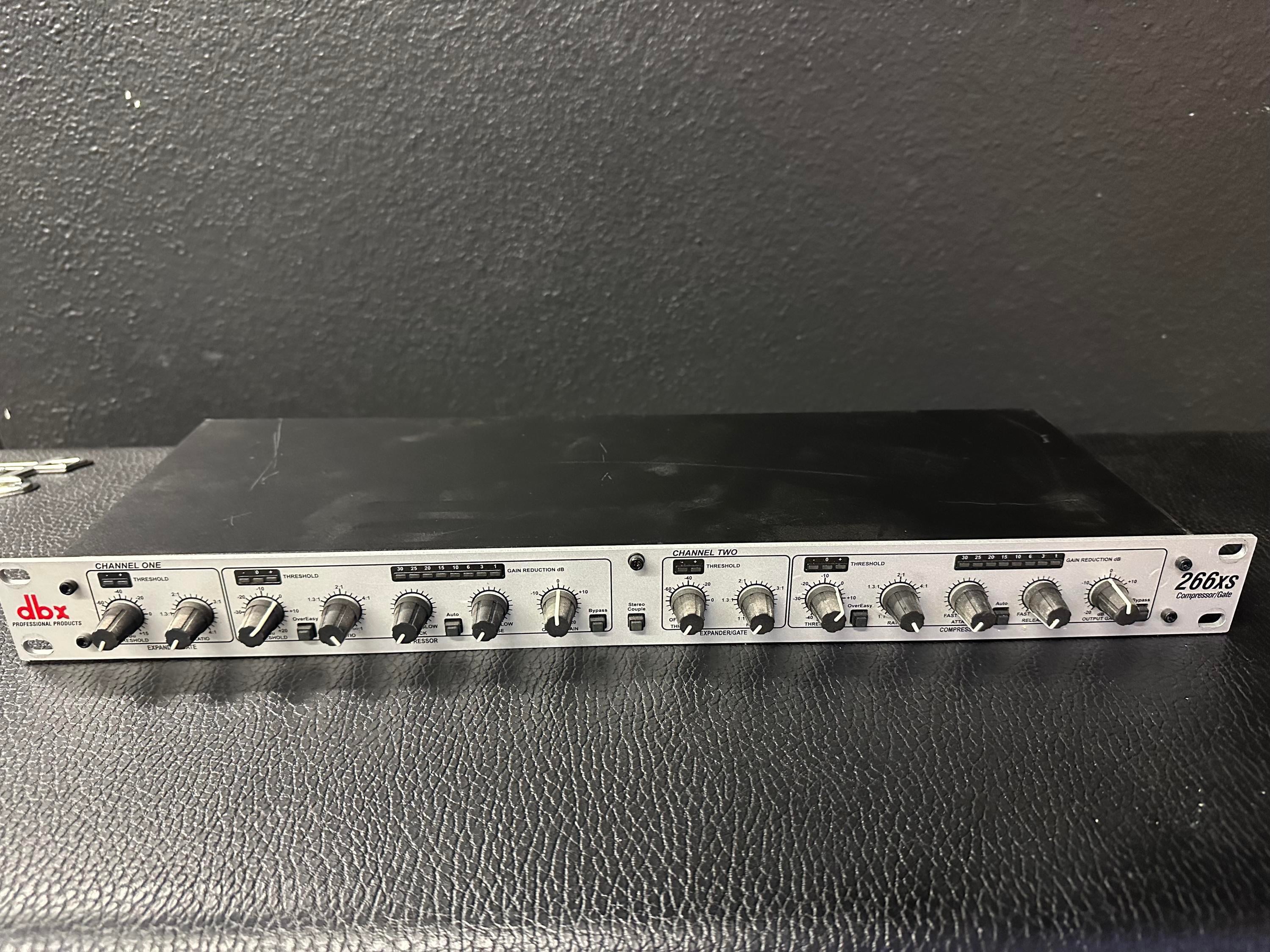 Used dbx 266XS Dual Compressor/Gate - Sweetwater's Gear Exchange