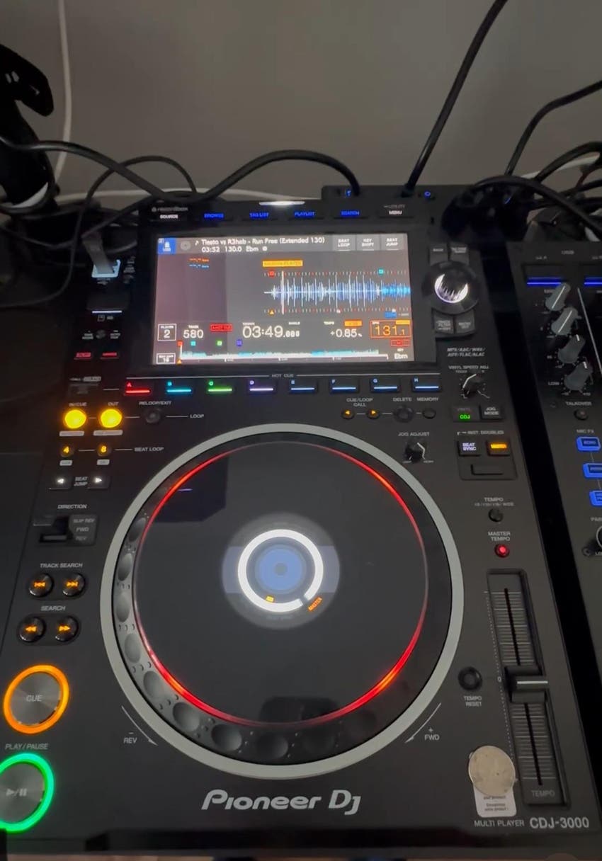 Pioneer DJ Used Pioneer DJ CDJ-3000 - Sweetwater's Gear Exchange