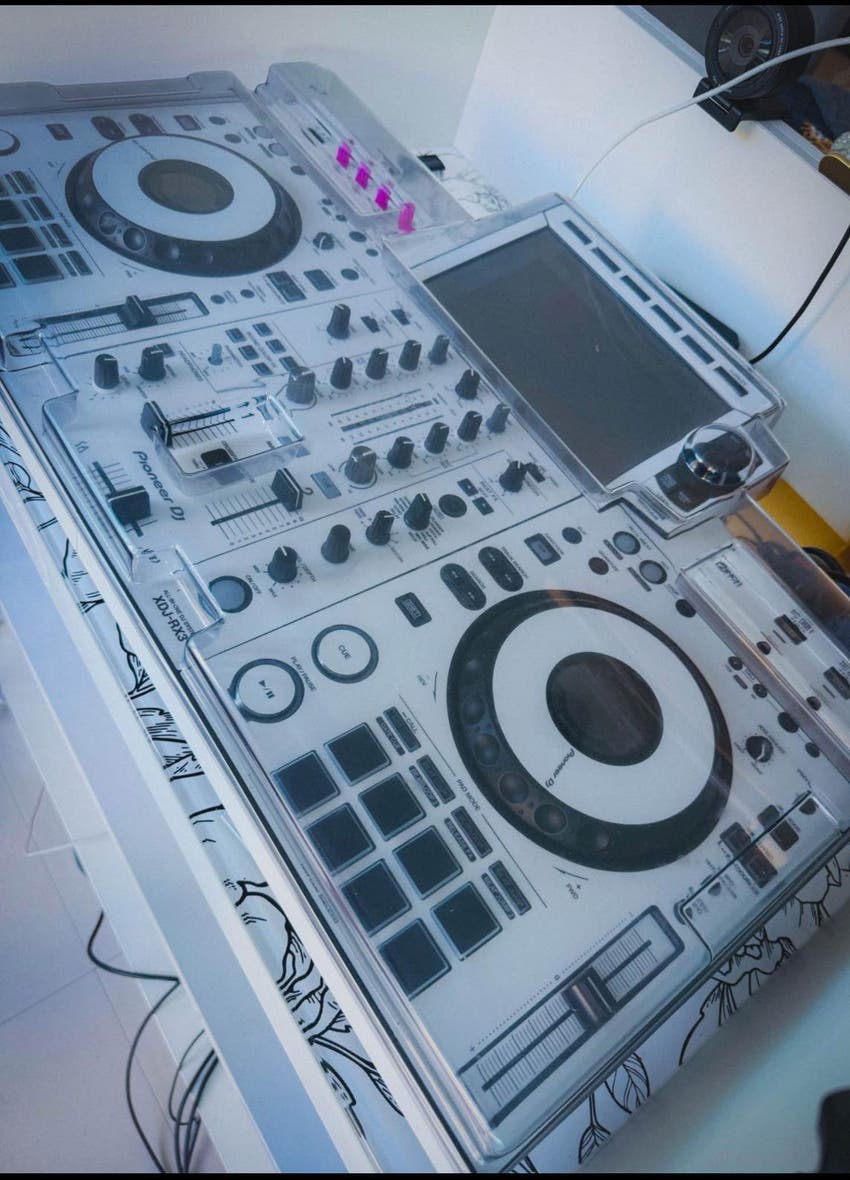 Used Pioneer DJ XDJ-RX3 Digital DJ - Sweetwater's Gear Exchange