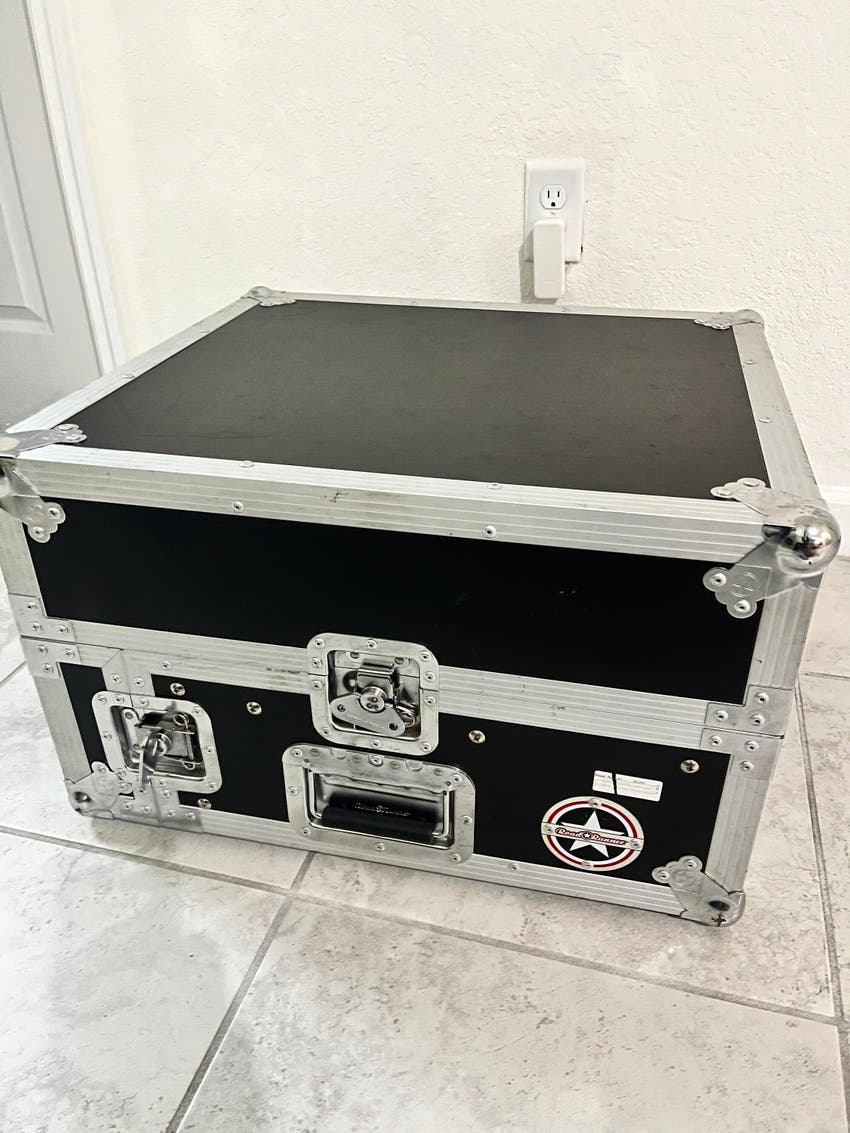 Used Road Runner Console Audio Rack - Sweetwater's Gear Exchange