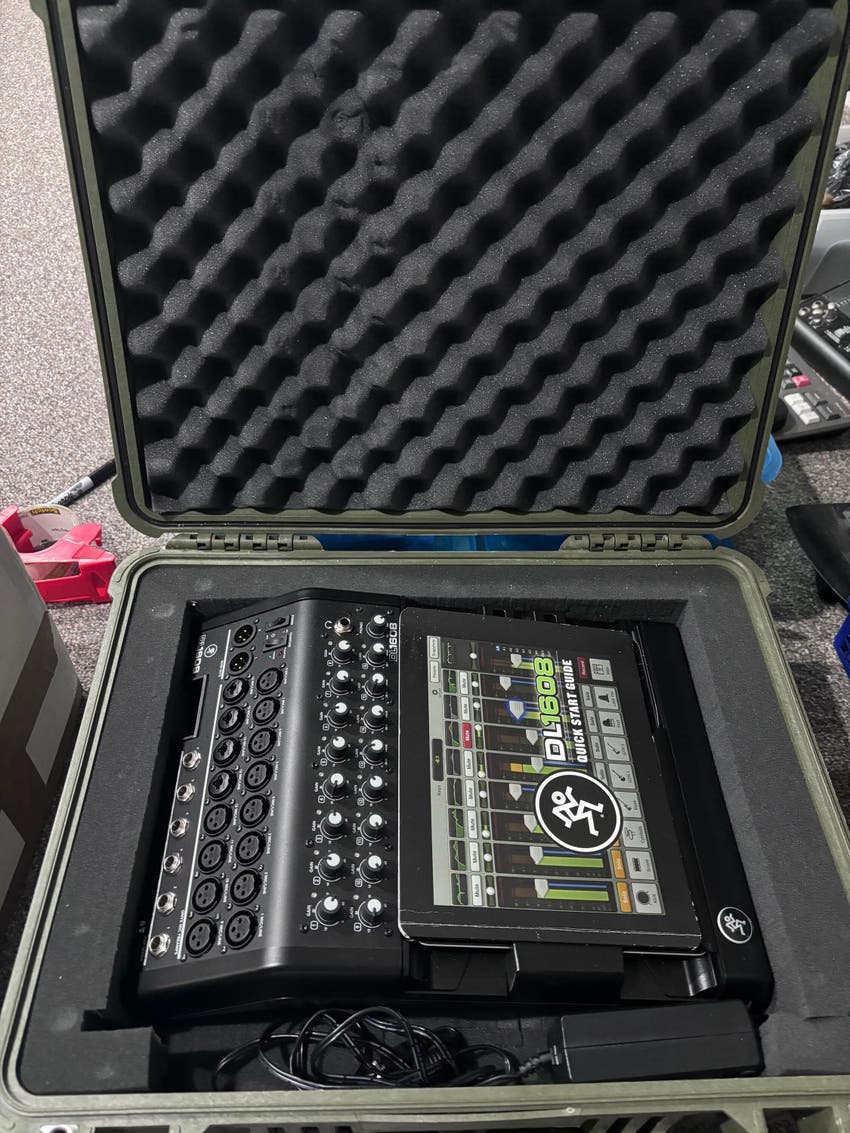 Used Mackie DL1608 16-channel - Sweetwater's Gear Exchange