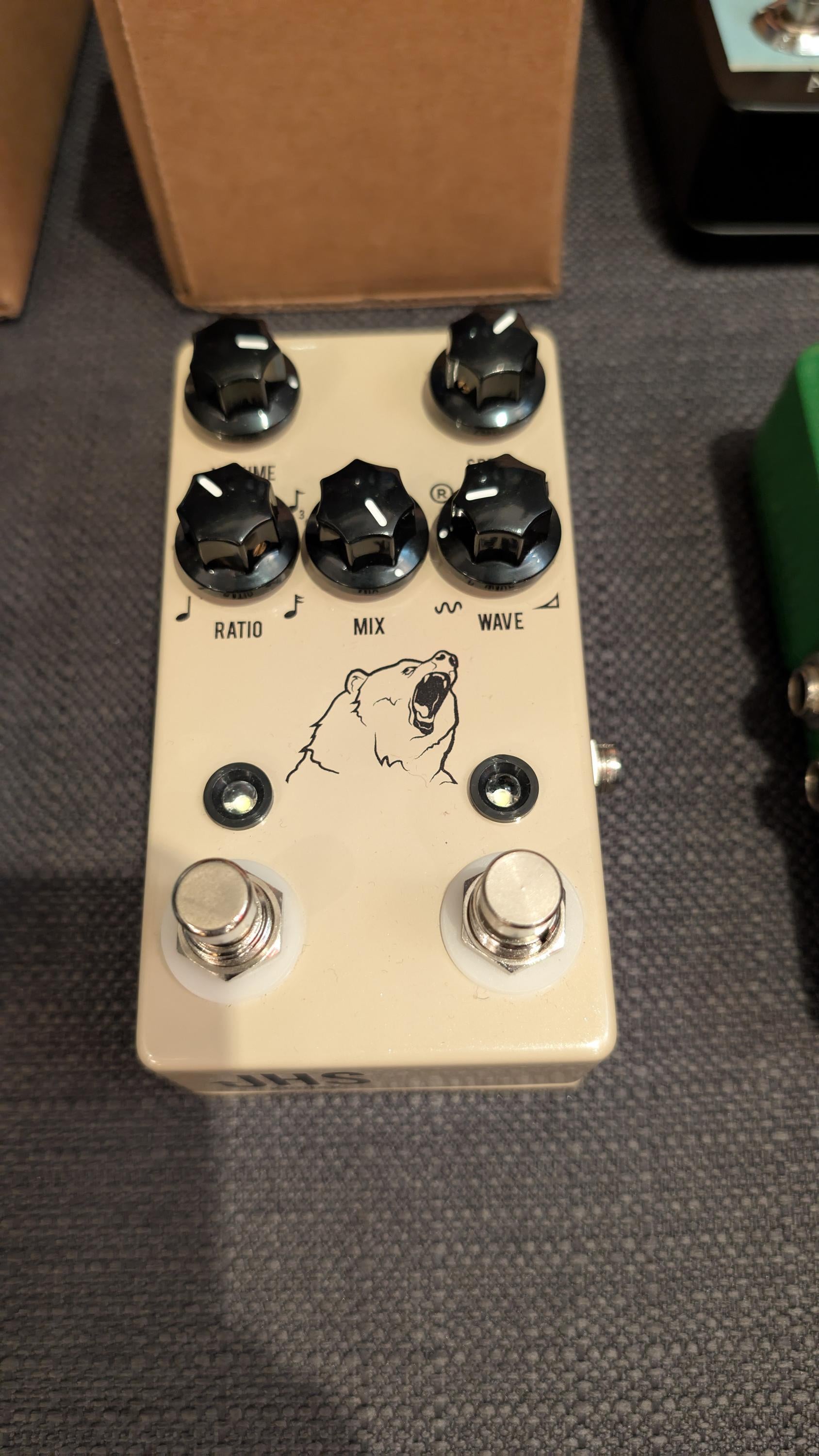 Used JHS Kodiak Tremolo Pedal - Sweetwater's Gear Exchange