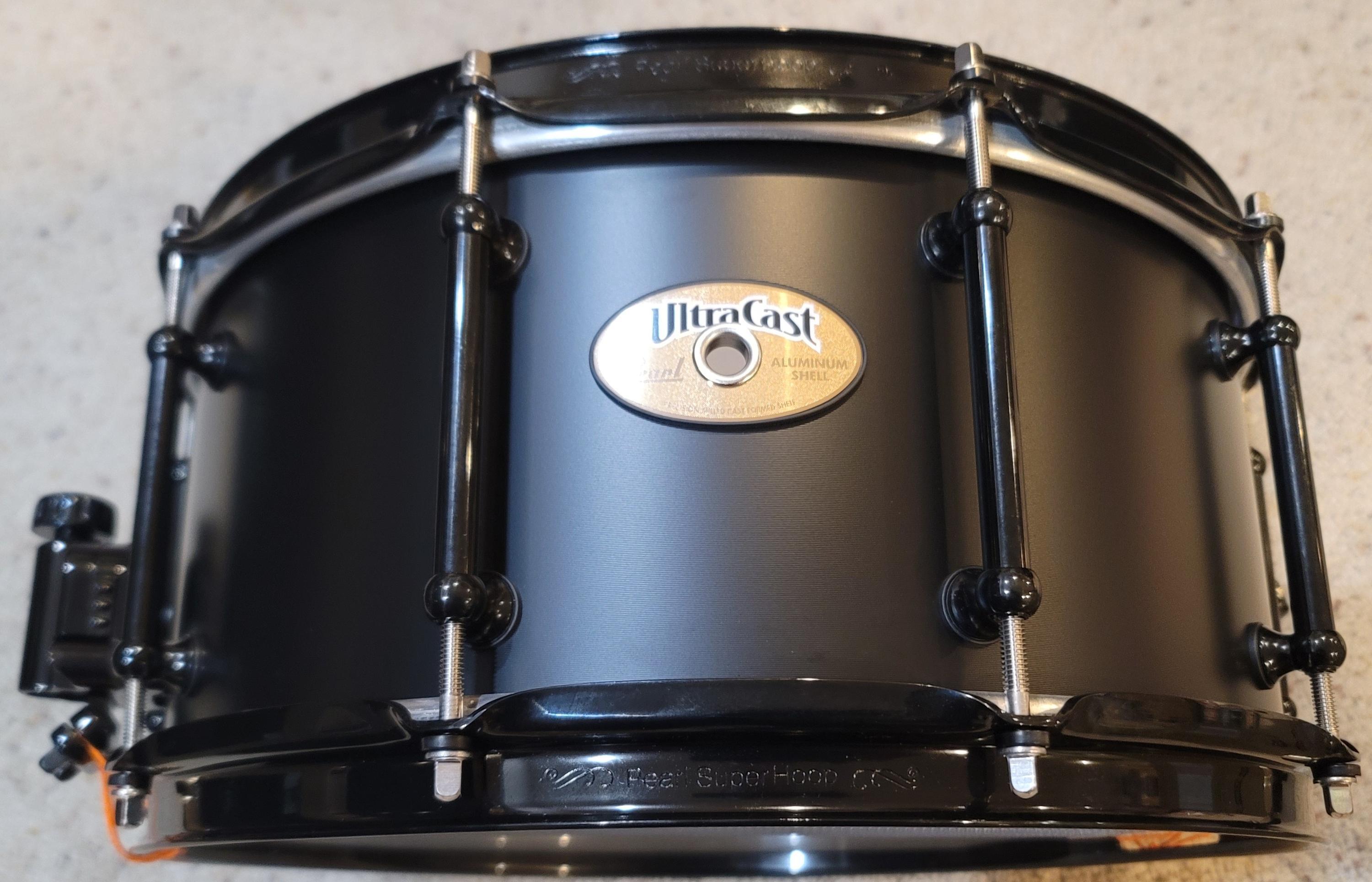 Used Pearl UltraCast Aluminum Snare - Sweetwater's Gear Exchange