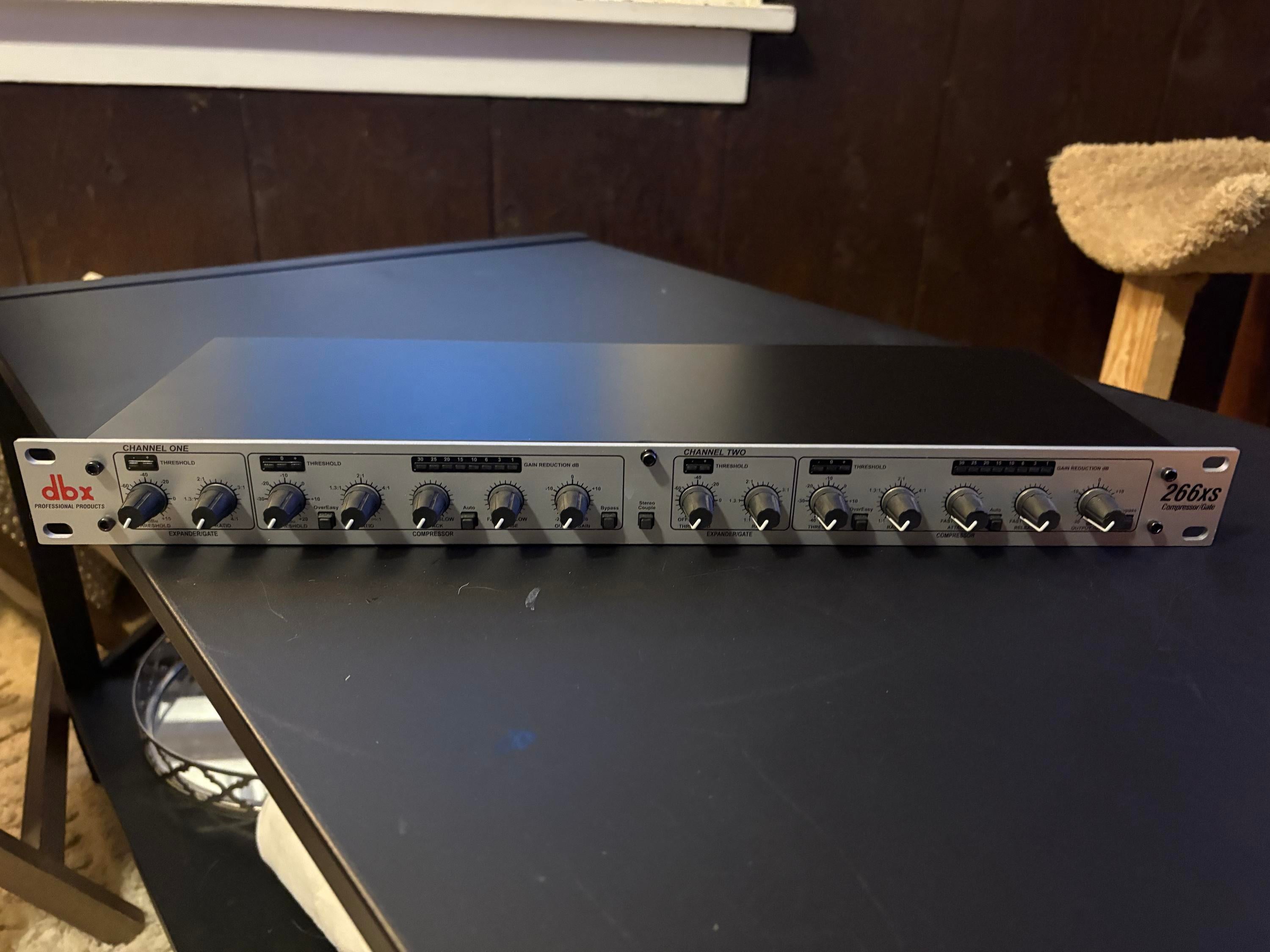 Used dbx 266XS Dual Compressor/Gate - Sweetwater's Gear Exchange