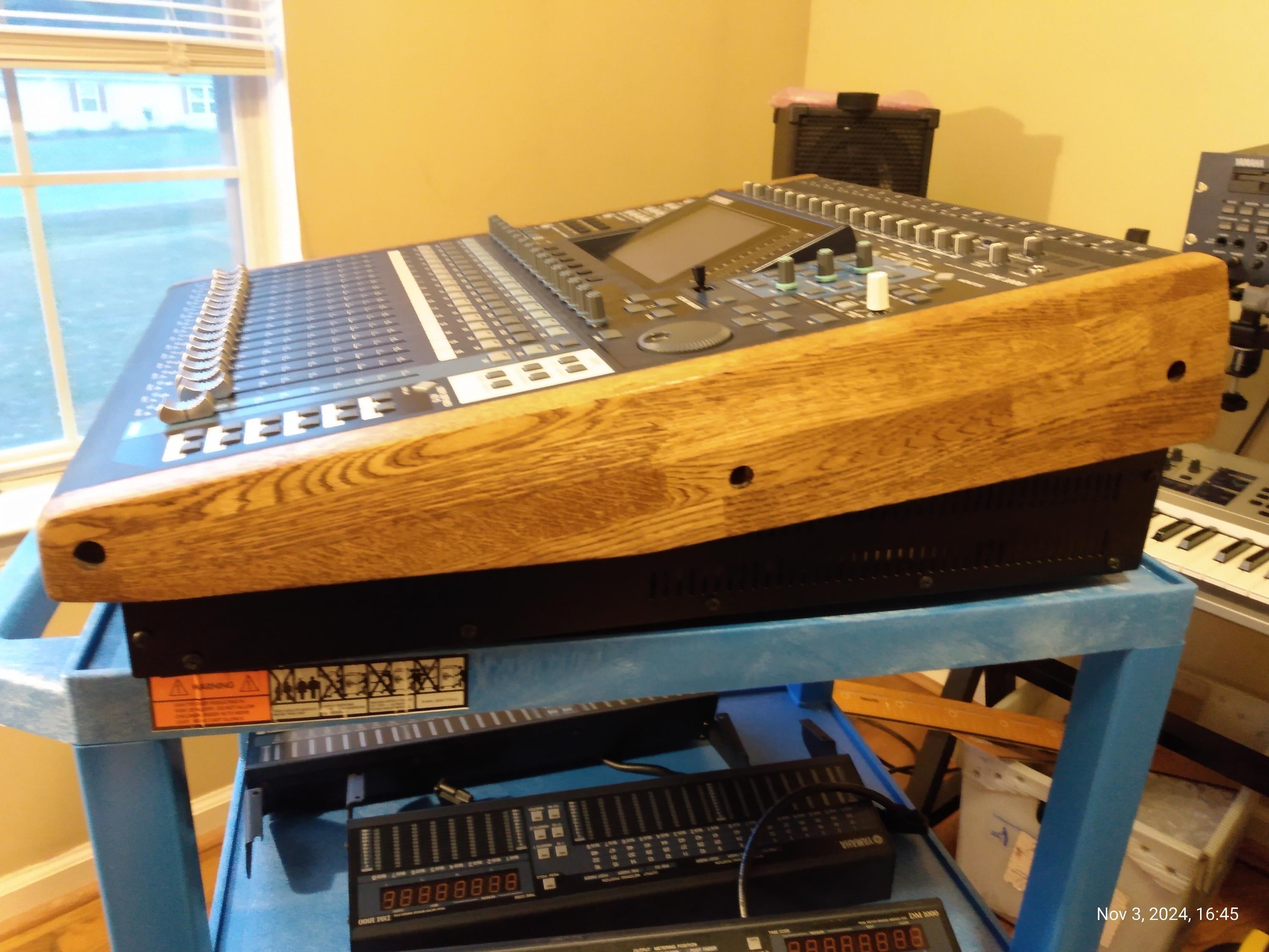 Used Yamaha DM 1000 wood side - Sweetwater's Gear Exchange