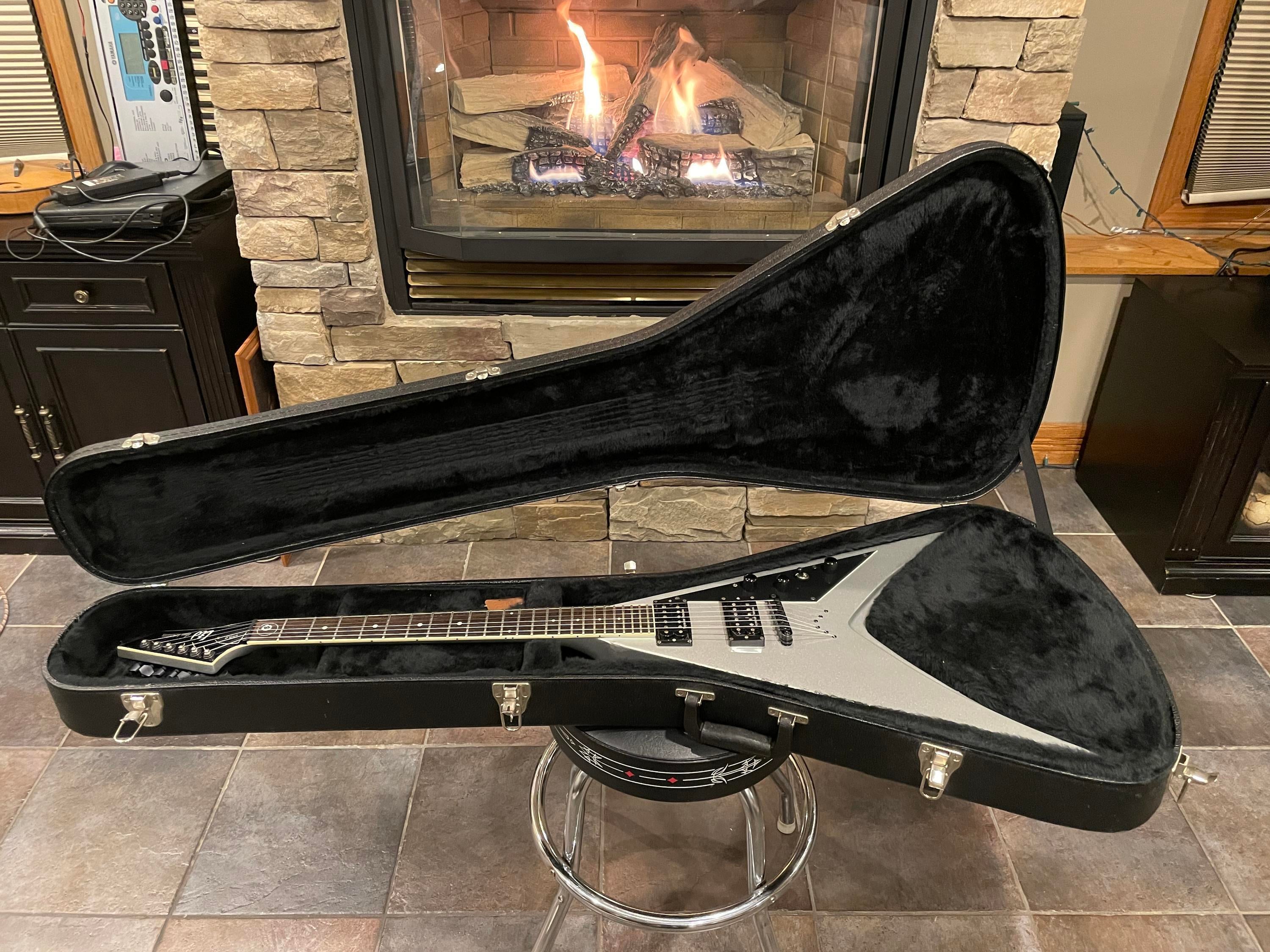 Used ESP 2003 DV8-R Dave Mustaine - Sweetwater's Gear Exchange