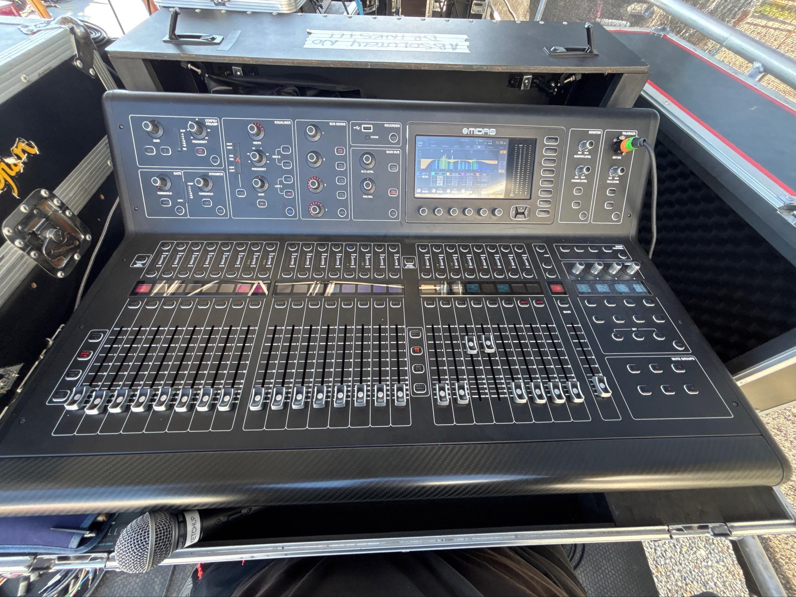 Used Midas M32 LIVE 40-channel - Sweetwater's Gear Exchange