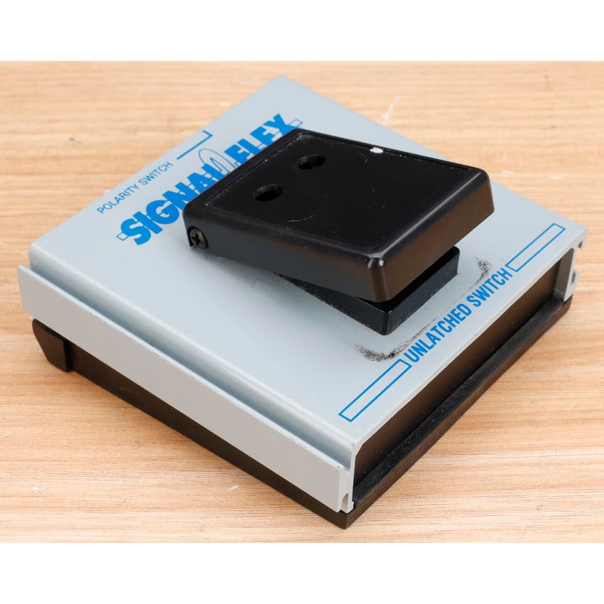 Used Signal Flex Momentary / Unlatched - Sweetwater's Gear Exchange