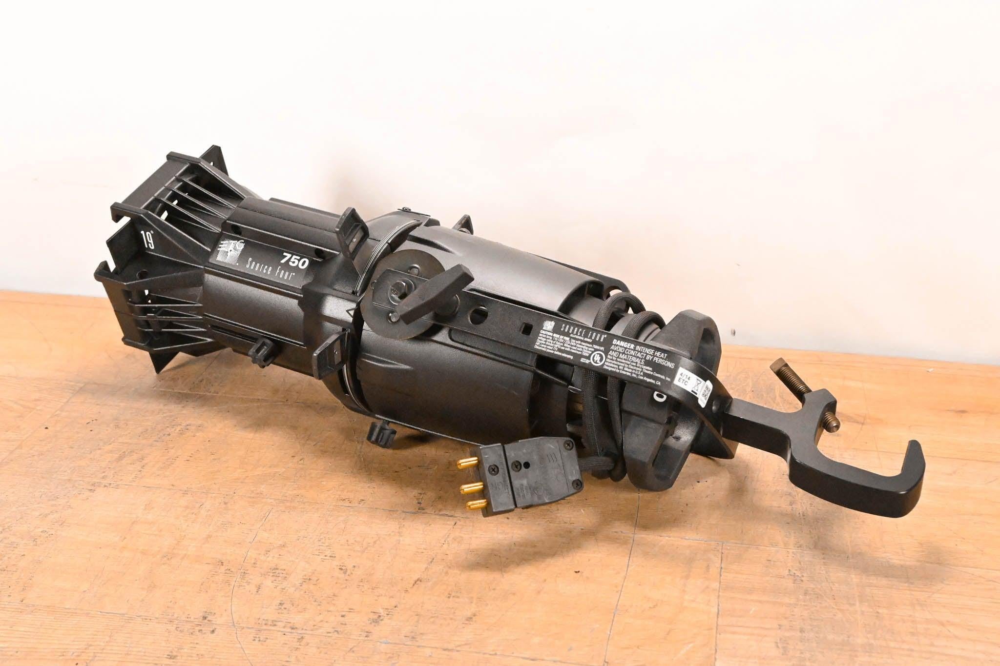 Used ETC Source Four 750 19 Degree - Sweetwater's Gear Exchange