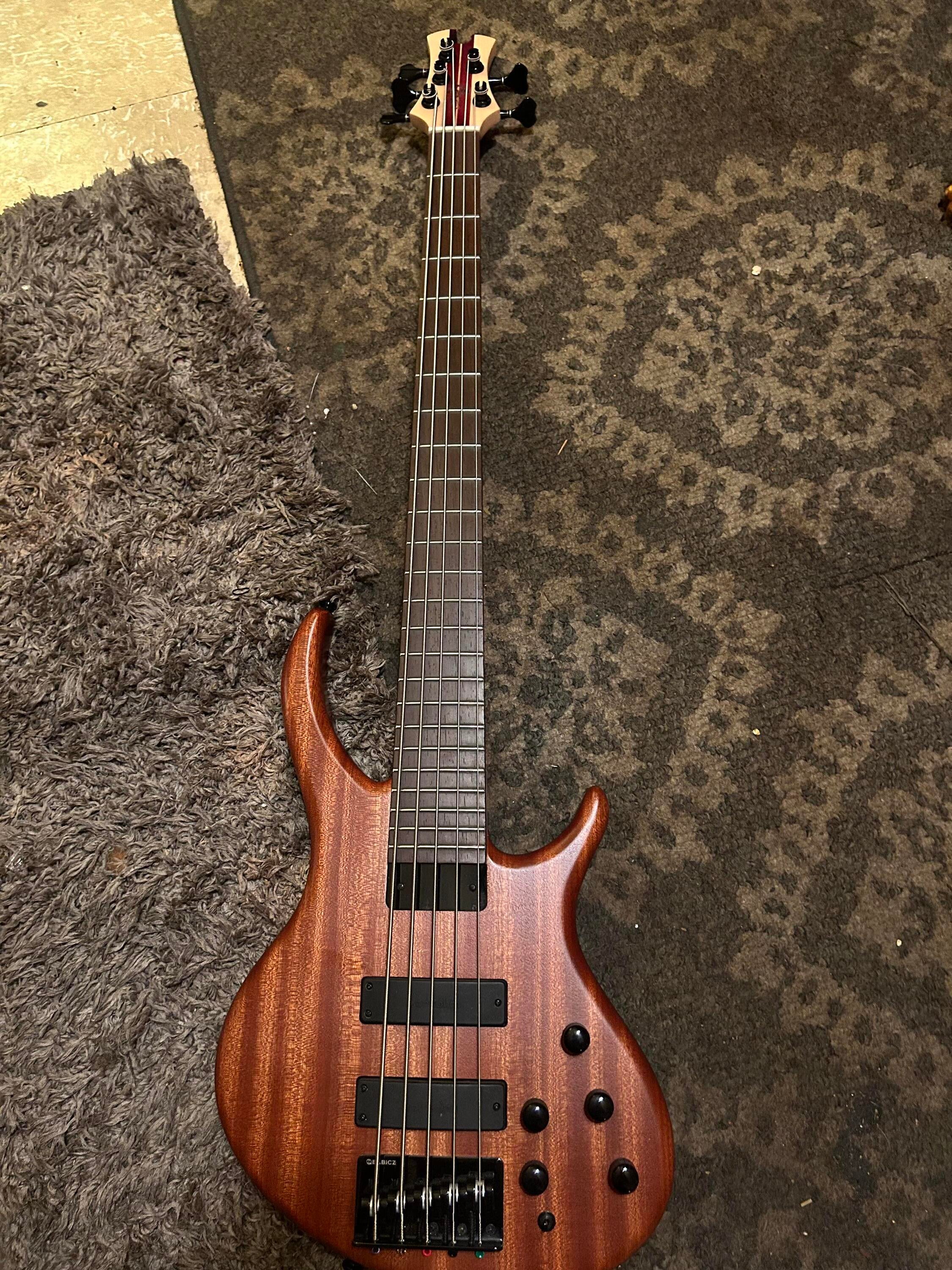 Used Tobias Killer B V 5-string - Sweetwater's Gear Exchange