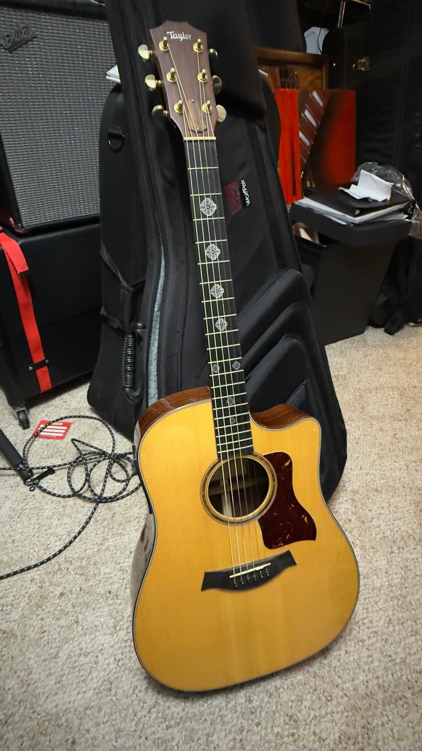 Used Taylor 710ce - Sweetwater's Gear Exchange
