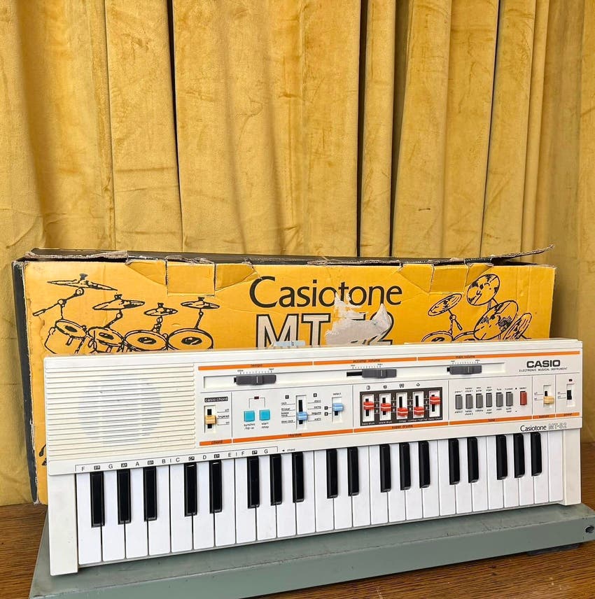 Used Casio Casiotone MT-52 w - Sweetwater's Gear Exchange