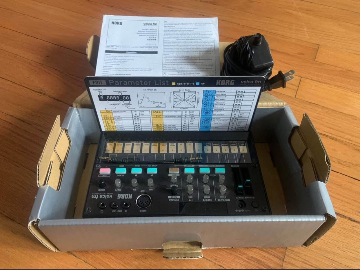 Used Korg Volca FM Synthesizer with - Sweetwater's Gear Exchange